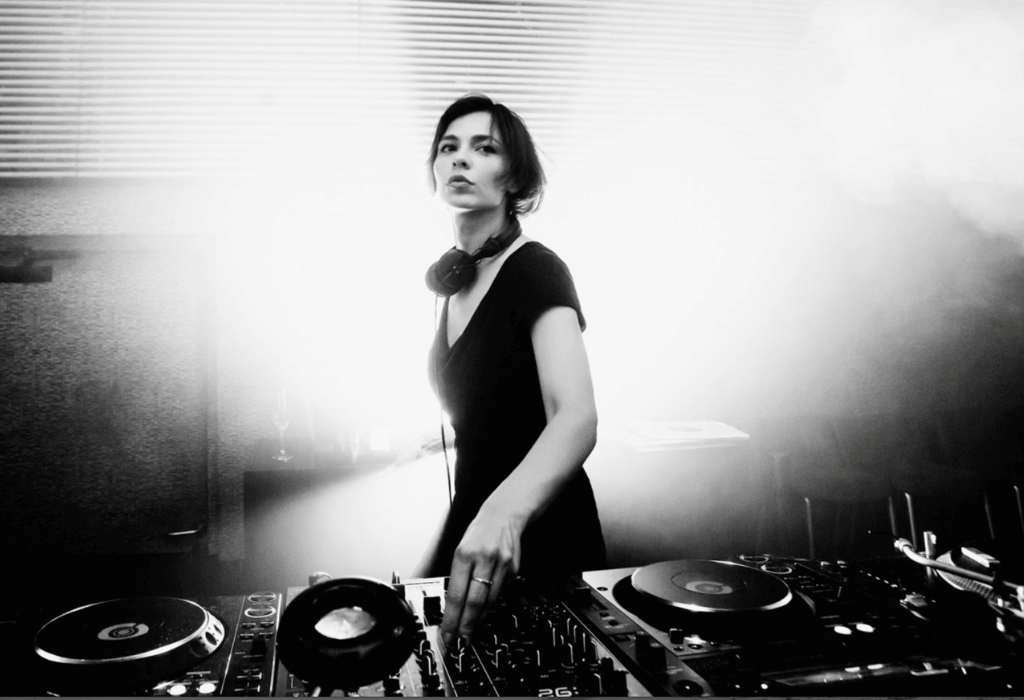 Las 7 Mejores DJ Mujeres | Profesionaldj.es