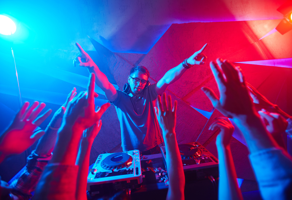 ¿Qué es una Rave? | Profesionaldj.es